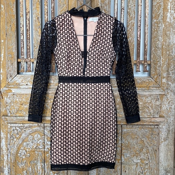 Elliatt | Dresses | Elliatt Revelation Dress Black Crochet Overlay Xs ...